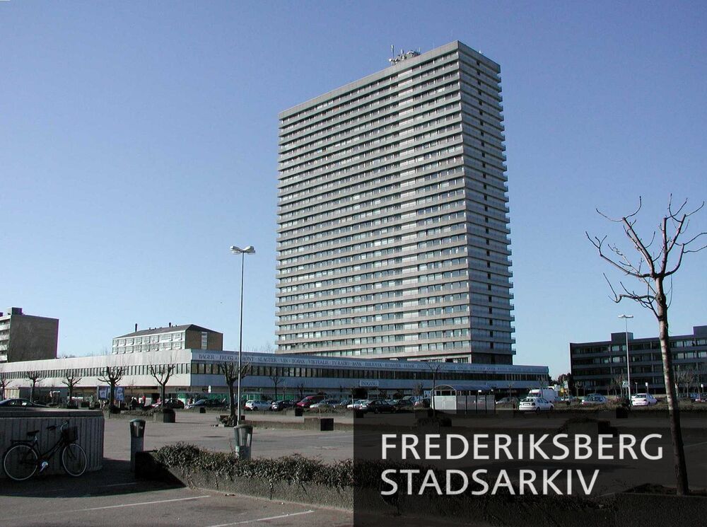 Domus Vista har 29 etager heraf en med butikker m.v. og en med kontorer ...