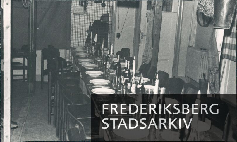 Levende lys på brandstationen. Der er pyntet op i anledning af ...