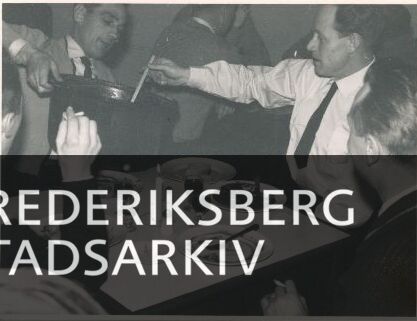 Der er kommet et levende lys på bordet på brandstationen ved ...