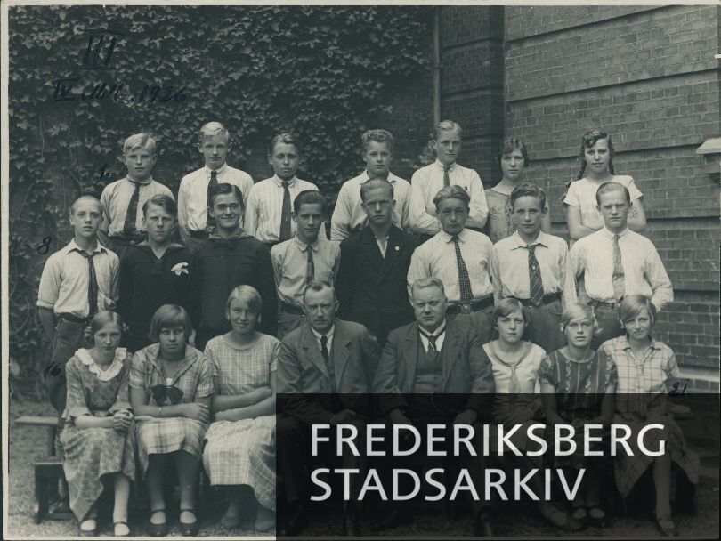 Skolen ved Solbjergvej. 4. Mellem. 1926 Nederste rk. fra venstre ...