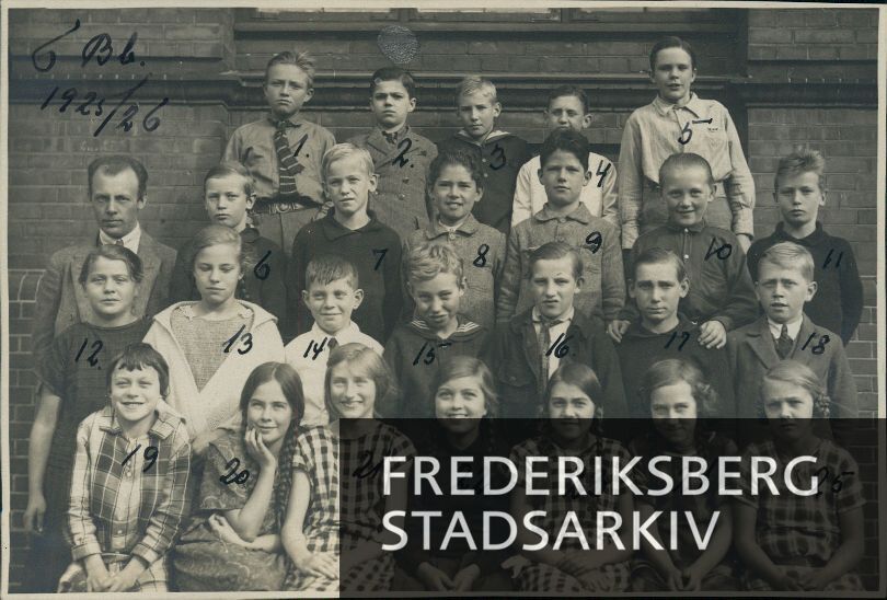 Skolen på Nyelandsvej, 6 Bb 1925/26 1. række fra venstre: Grethe Juul ...