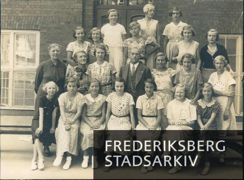 Skolen på Godthåbsvej, klassebillede 8 a. sept. 1935. Lærerinde Anna ...