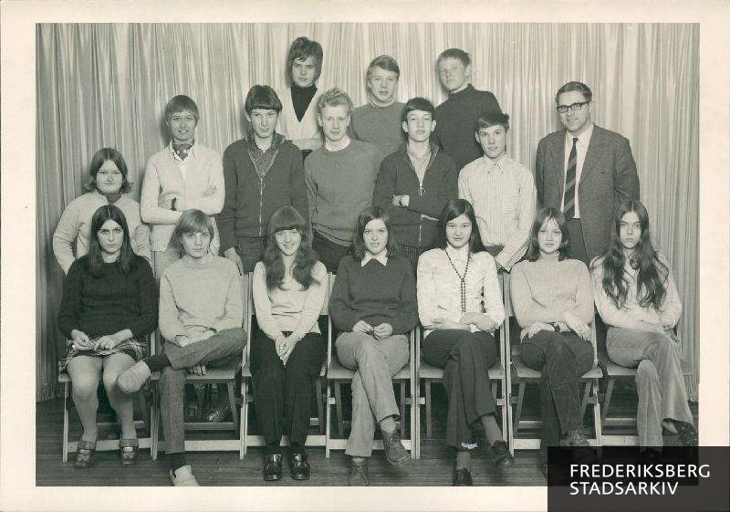 Skolen på Godthåbsvej. 9. kl., 1968-1969. 1. række set fra venstre 1 ...