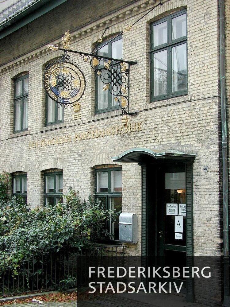 Portner- og administrationsbygningen ved indkørslen til Den Kongelige ...