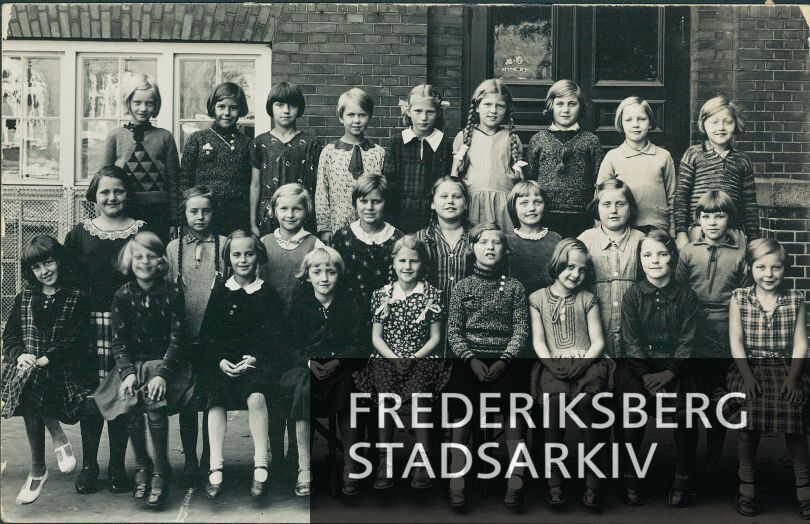 Skolen på Godthåbsvej. 3 A piger, 1933-1934. 2 række nummer 6 fra ...