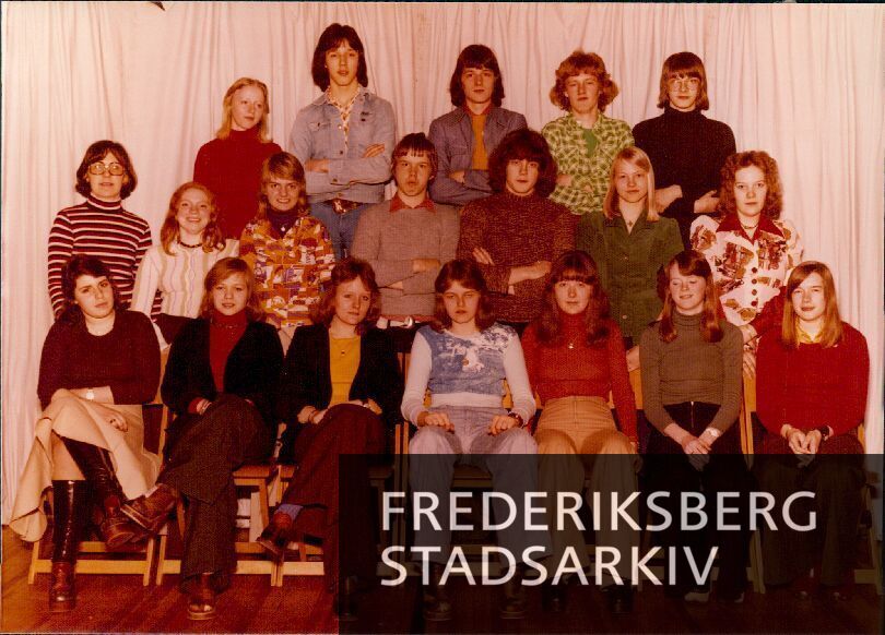 Skolen på Godthåbsvej, 3. Real, 1975. 1. række set fra venstre: 1 ...