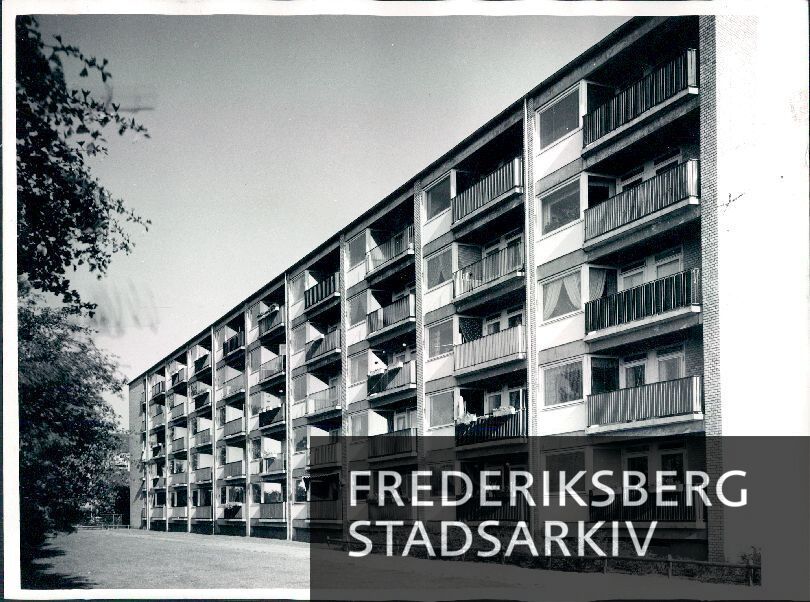 Boligbebyggelsen på Sofus Francks Vænge 18-26 og Helge Rodes Allé 2-14 ...