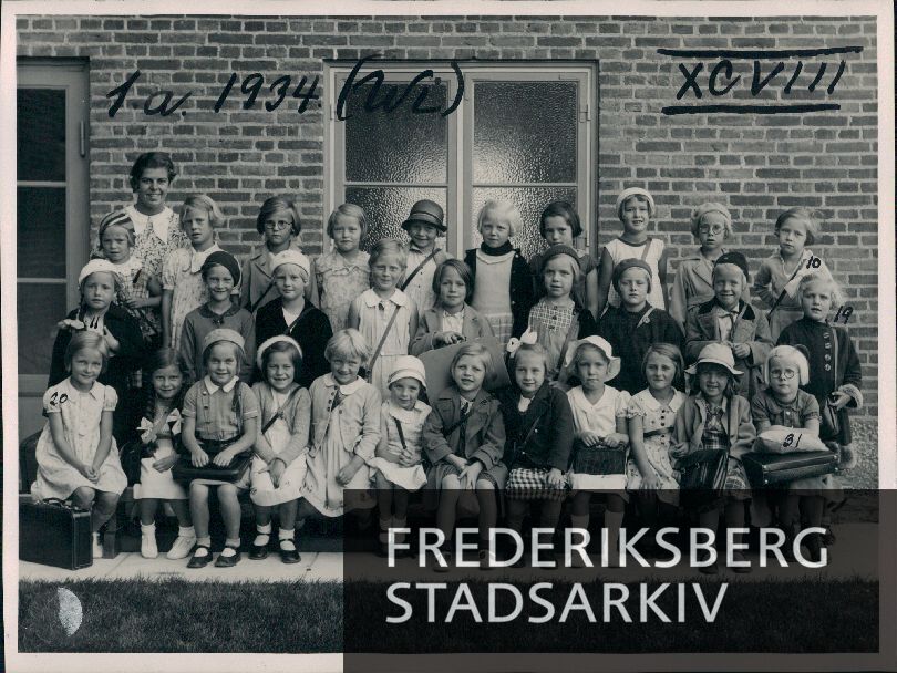 Søndermarkskolen. 1.a.1934 ( Wi) Nederste række fra venstre: Kirsten ...