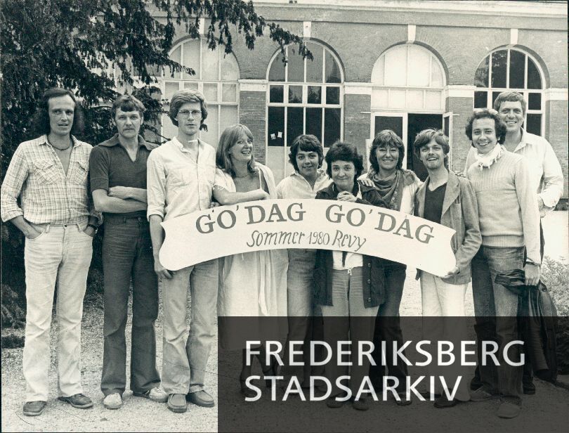 Skuespillerholdet fra sommerrevyen 1980 'Go'dag Go'dag' i Brøndsalen i Haveselskabets Have ...