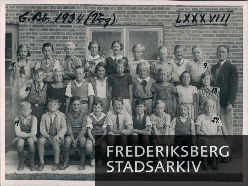 Søndermarkskolen. 6.Bb. 1934. ( Vog ) Nederste rk. fra venstre: Bent ...