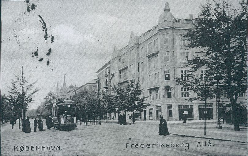 Frederiksberg Allé ved krydset Kingosgade / Alhambravej, med nr. 42 A ...