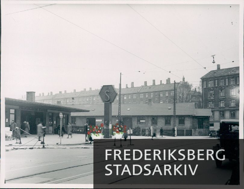 Frederiksberg S-togstation på Falkoner Alle - kbhbilleder.dk