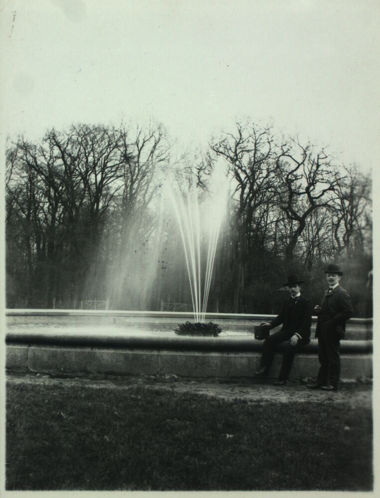 Springvandet på plænen - kbhbilleder.dk