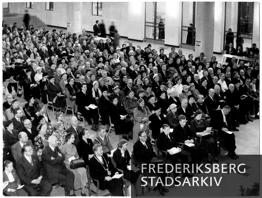 Den årlige juleunderholdning i Rådhushallen i overværelse af ...