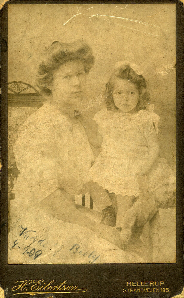 To piger - kbhbilleder.dk