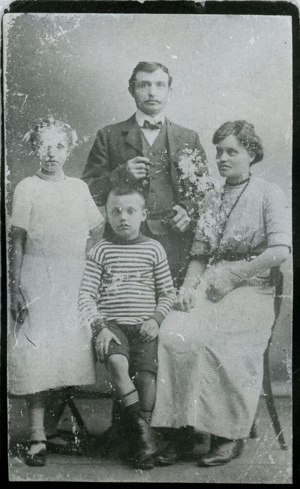 Forældre med deres to børn - kbhbilleder.dk