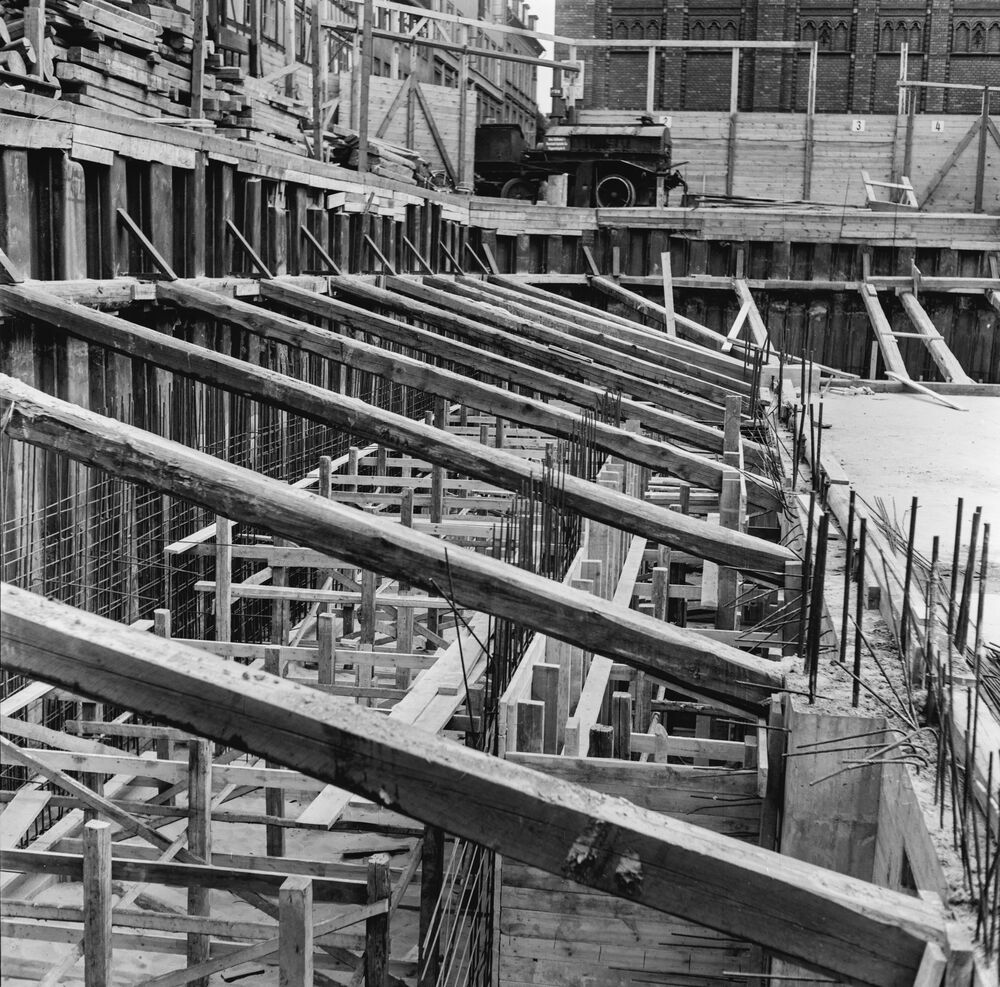 Afstivning af Daells Varehus på Fiolstræde - kbhbilleder.dk