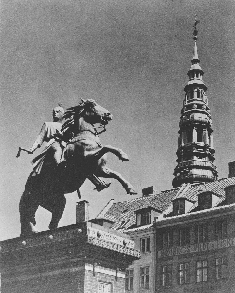 Biskop Absalon og Nikolaj Tårn - kbhbilleder.dk