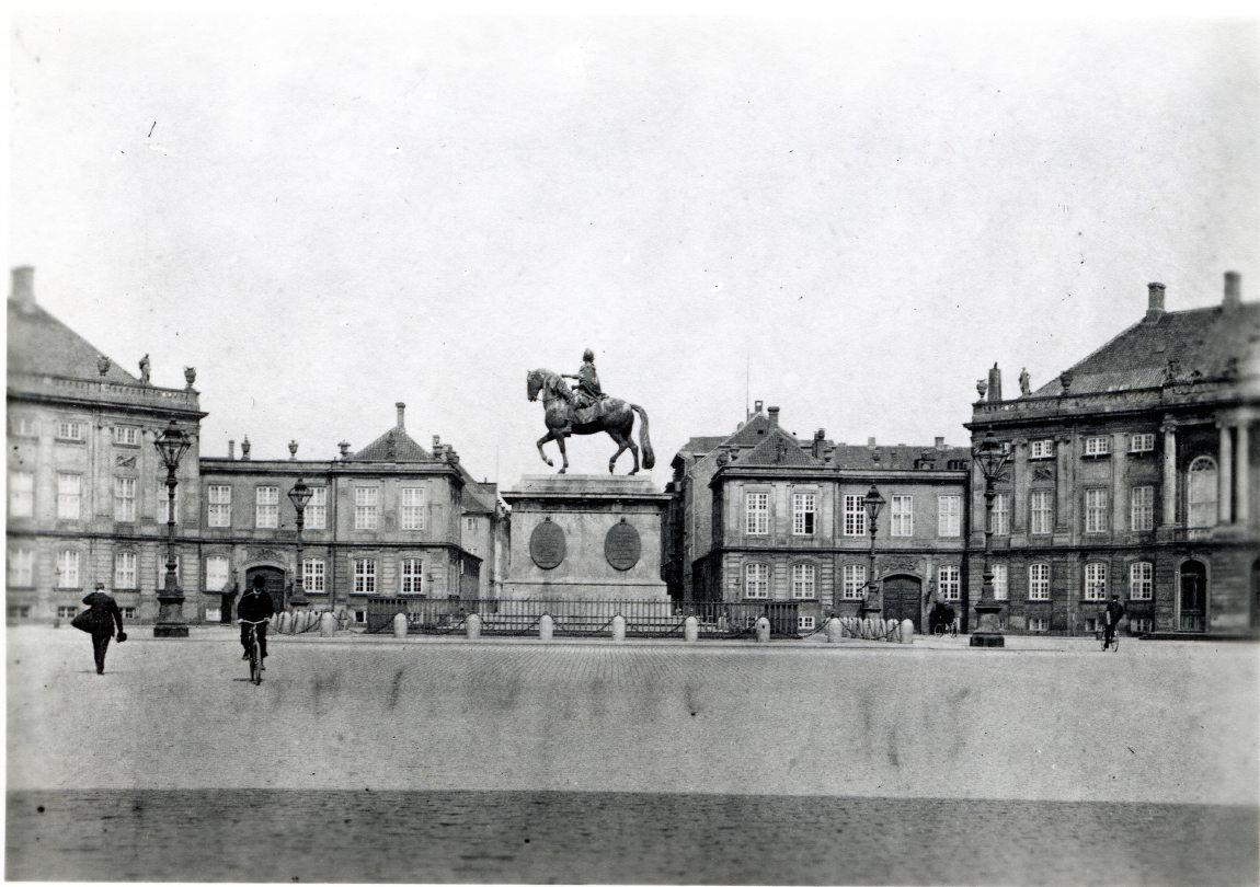 Amalienborg Slotsplads - kbhbilleder.dk