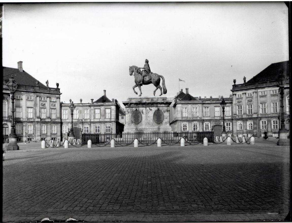 Amalienborg Slotsplads - kbhbilleder.dk