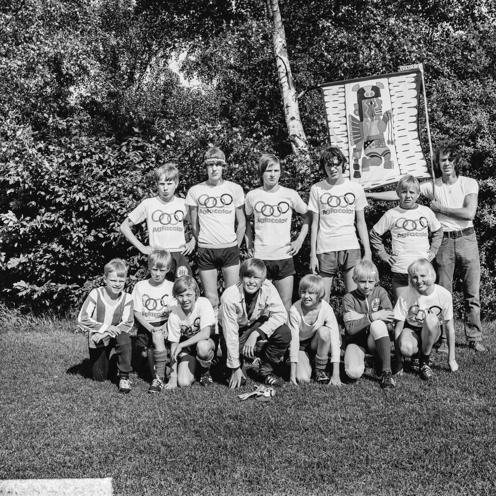 Fodboldhold i Valbyparken - kbhbilleder.dk