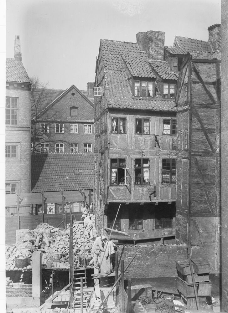 Skindergade 17 - Gråbrødre Torv 10. Nedrivning 1904. - kbhbilleder.dk