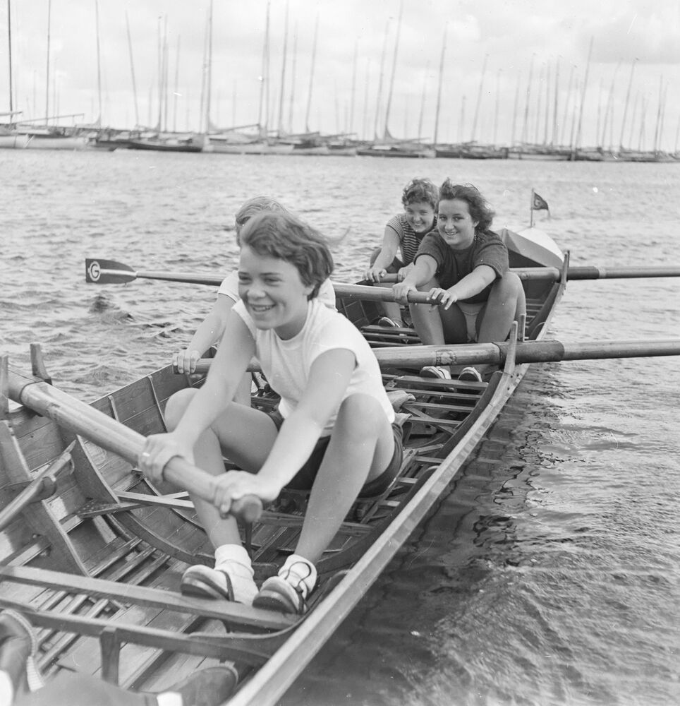 Piger til roning - kbhbilleder.dk