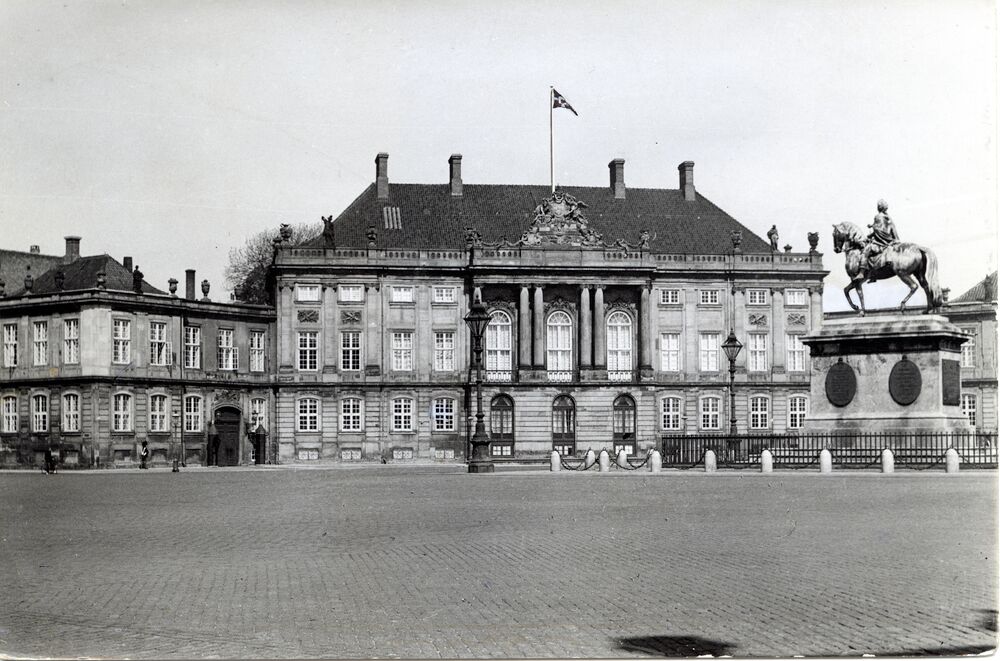 Amalienborg Slotsplads - kbhbilleder.dk